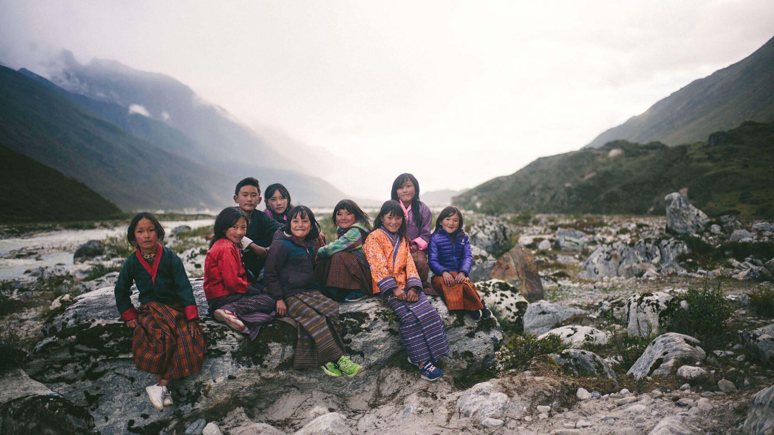 Lunana: A Yak in the Classroom Dzongkha Movie Streaming Online Watch on ...