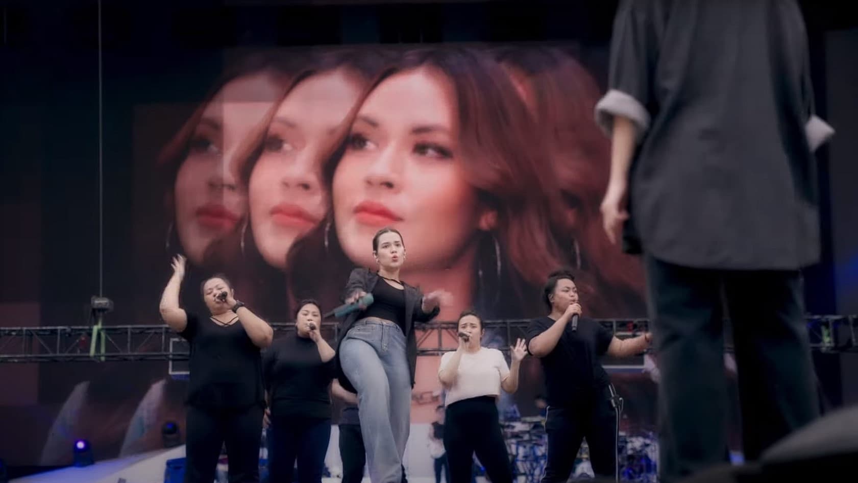 Harta Tahta Raisa Indonesian Movie Streaming Online Watch on Netflix