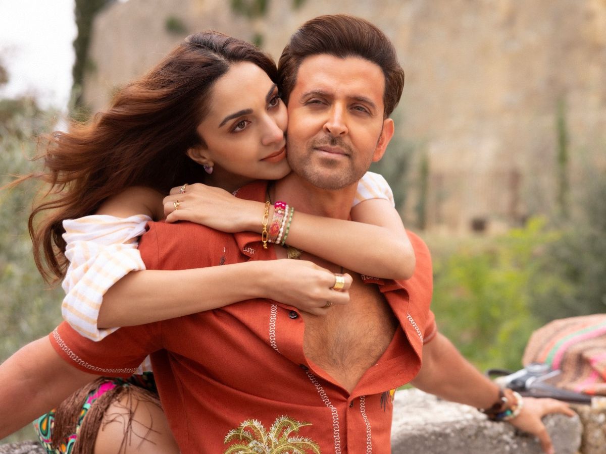 Hrithik Roshan & Kiara Advani Spark Magic in Aavan Jaavan Song from War 2